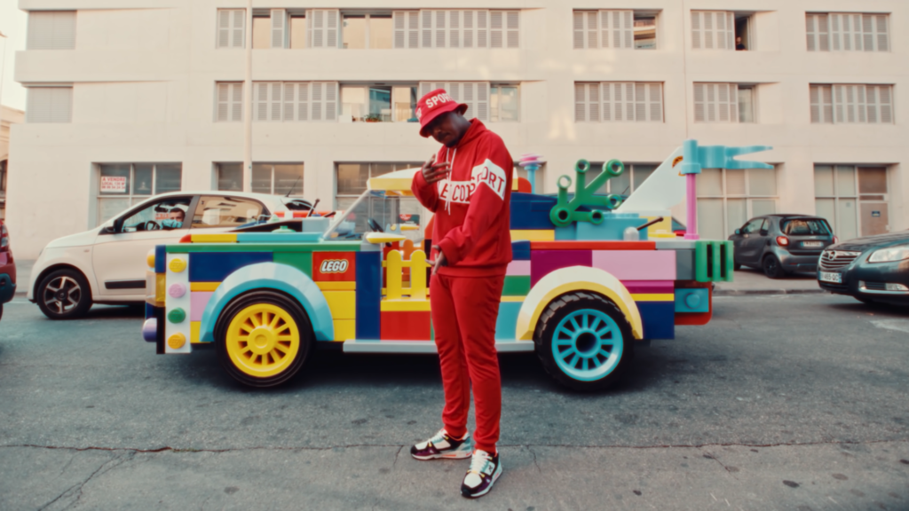 Mutt Agency - Soprano rebuilds the world